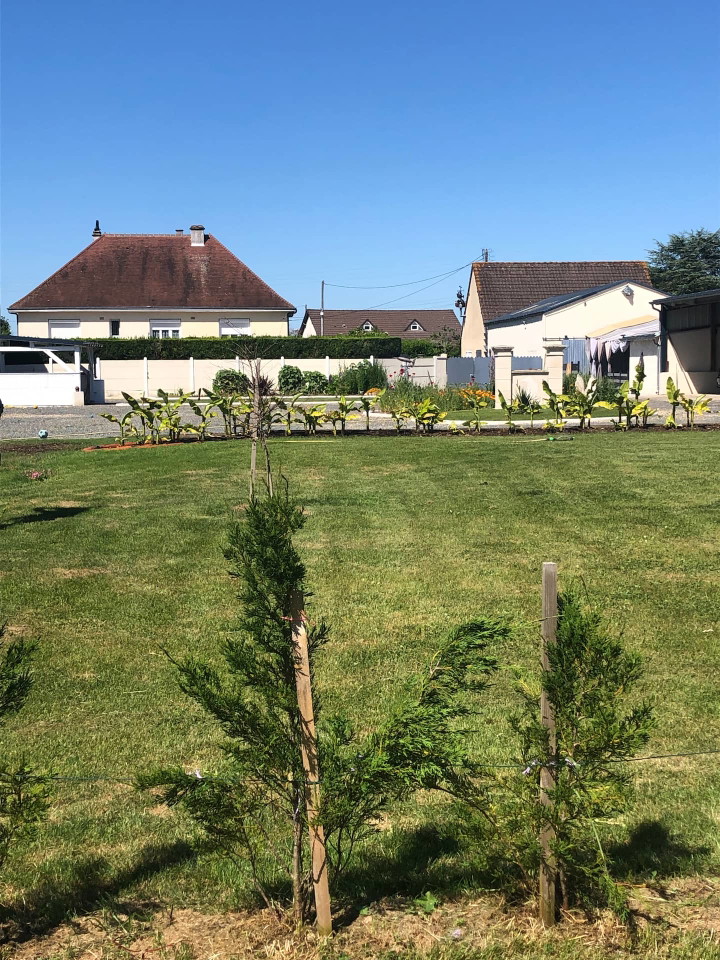 Maison, Terrain, Parking  Privé Sécurisé - Issoudun