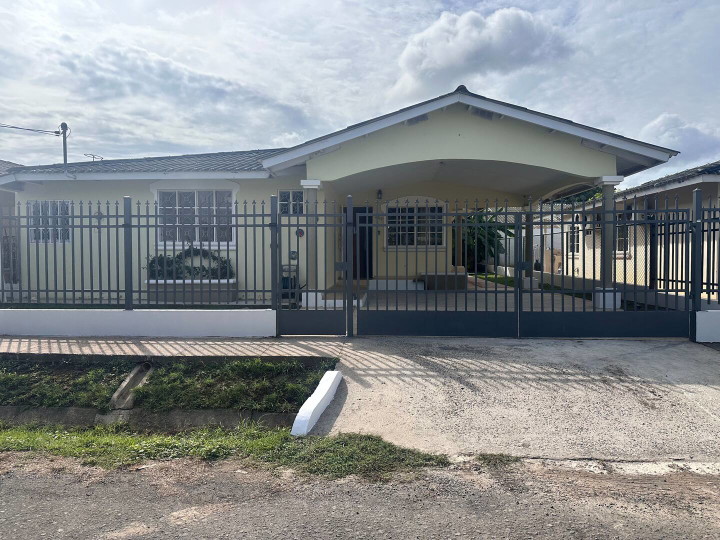 Centrally Located, Spacious, Close To The Hospital, Supermarket. - Panama