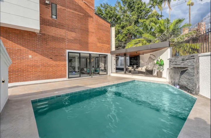 Poblado Mansion - Jacuzzi - Private Pool - Medellín