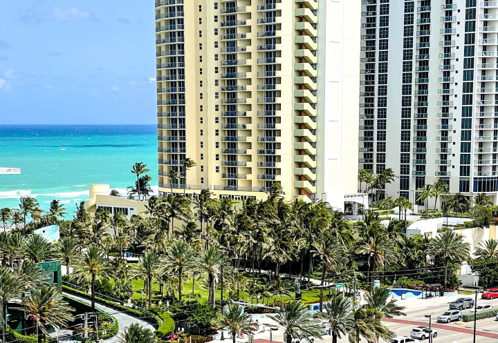 Oceanview 3b2b Condo By The Beach - Aventura, FL
