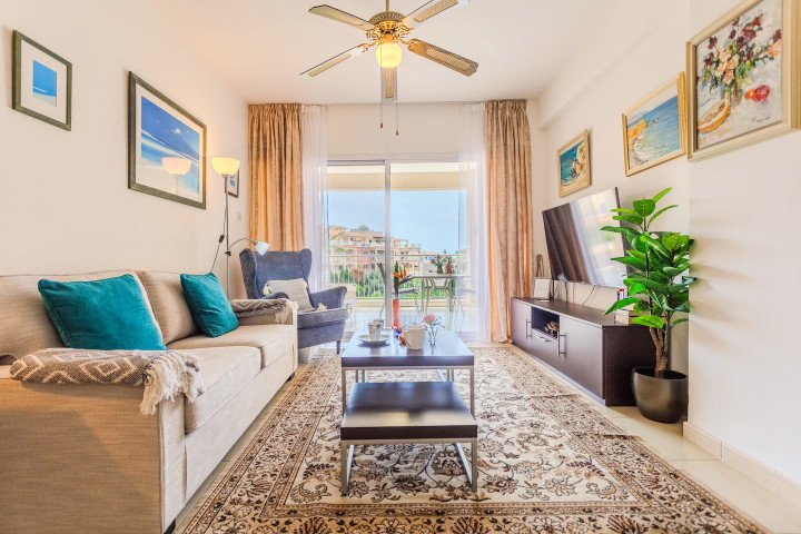 Sunny Apartment With Sea View - Paphos