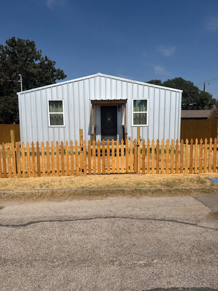 The Happy Heifer  Cozy Downtown Retreat - Brownwood, TX