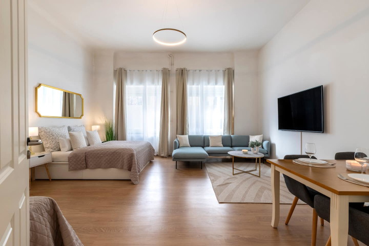 100 Sqm 3 Sleeping Room Next To Metro Station - Berlin