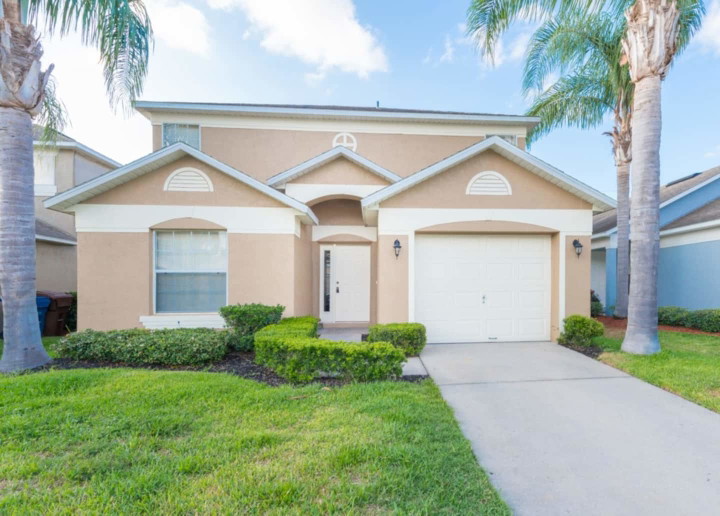 Charming 3 Bedroom Home With Modern Amenities! - Davenport, FL