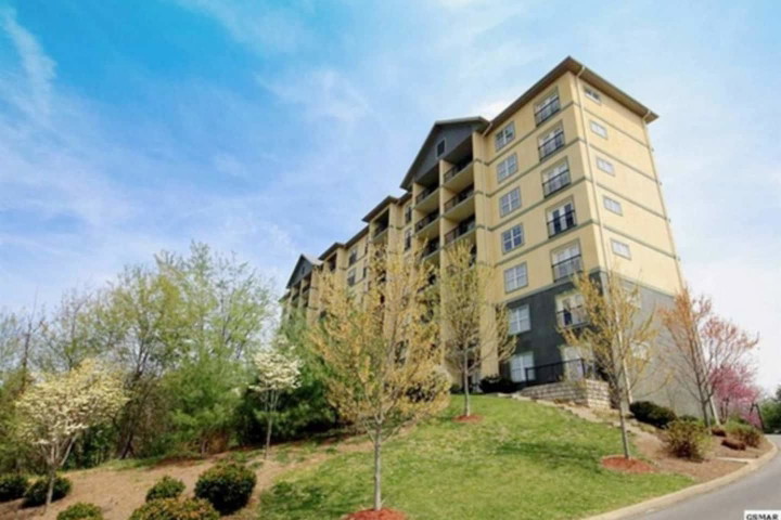 Luxury Mountain Condo - Pigeon Forge, TN