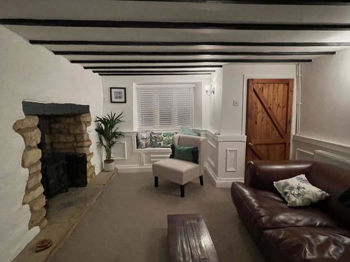 Chocolate Box Stone Built Thatched Cottage - Corby