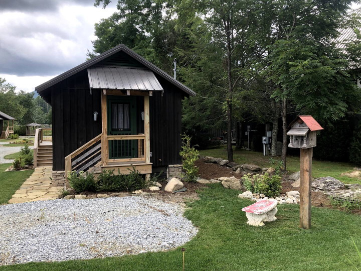 The Hemlock | Pet-friendly Fall Retreat - Cashiers, NC