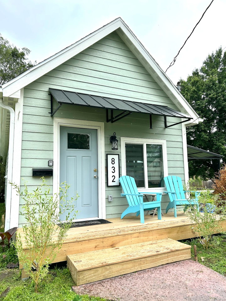 The State Fair Green House With Fenced Yard! - Des Moines, IA