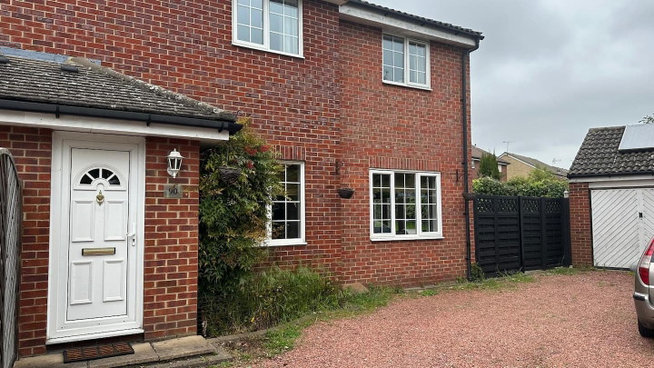 4 Bedrms/1 Bathrm/1 Ensuite/large Kitchen/sleeps 8 - Brentwood