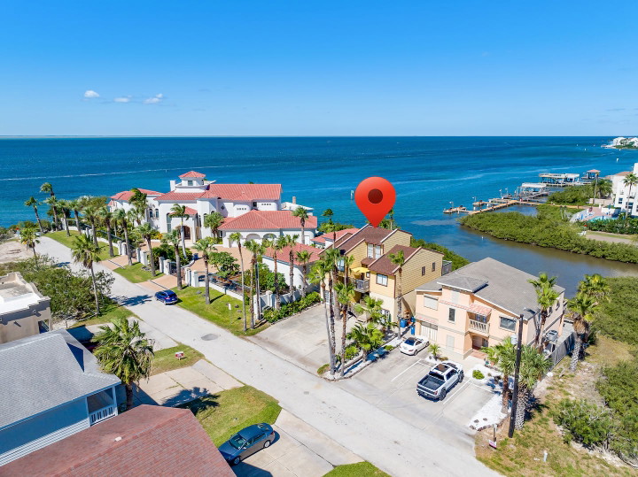 Group Getaway W/hot Tub, Grills, Decks & Bay Views - South Padre Island