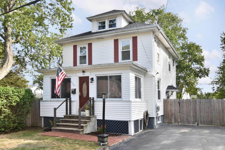 Modern Home So Cozy You Won't Want To Leave! - Warwick, RI