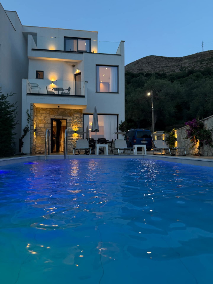 Luxury Villa In Borsh - With Private Pool &Parking - Qeparo