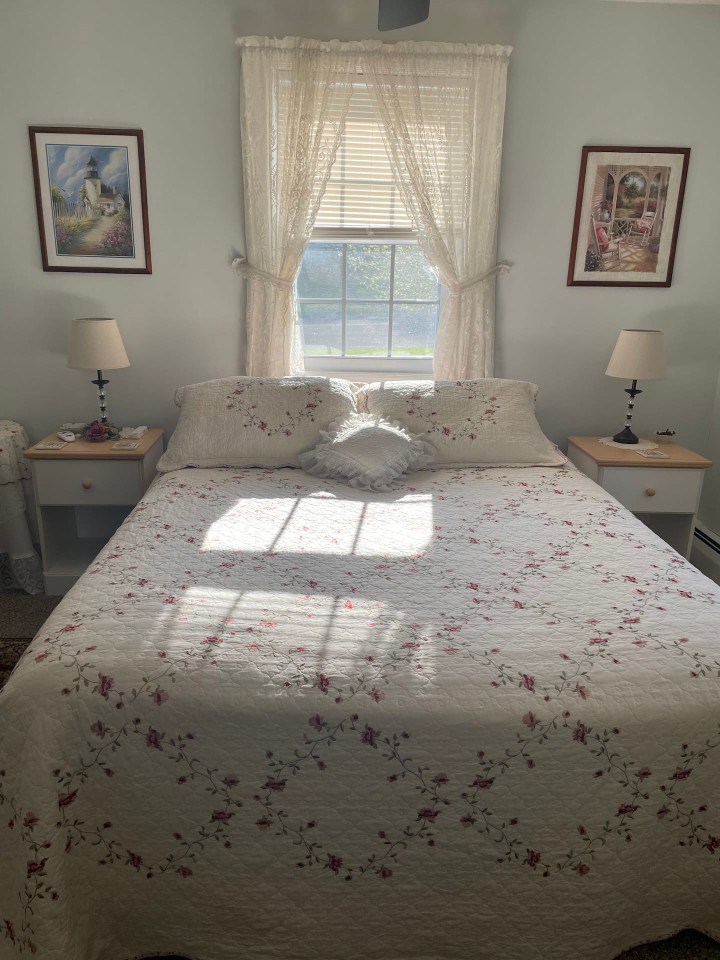 E And Es B And B Queen Bed Rm+ Pool & Hot Tub - Bennington, VT