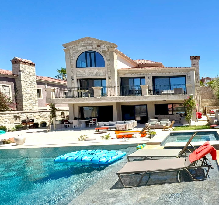 Luxury 4 Br Villa, Pool, Alacatı, 12 People - Çeşme