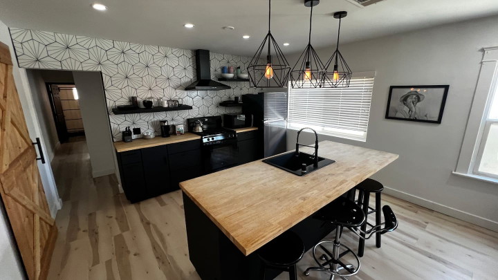 2 Bedroom Lit & Spacious - Los Angeles
