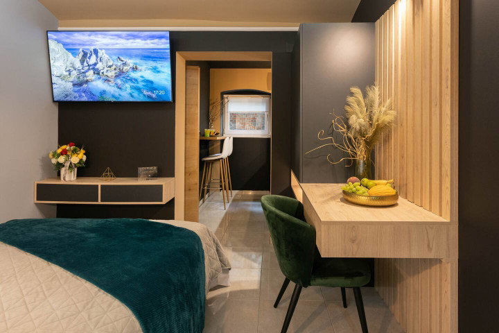 Home In Black, Designer Decorated - Zagabria