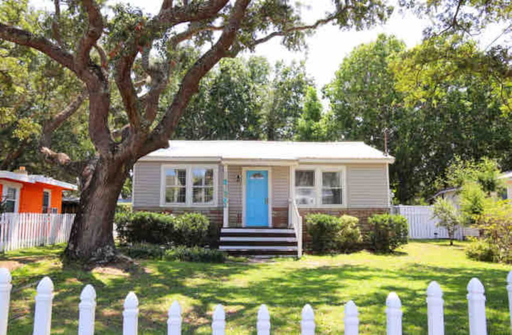 Charming Beach Cottage Blocks From The Beach! - Carolina Beach, NC