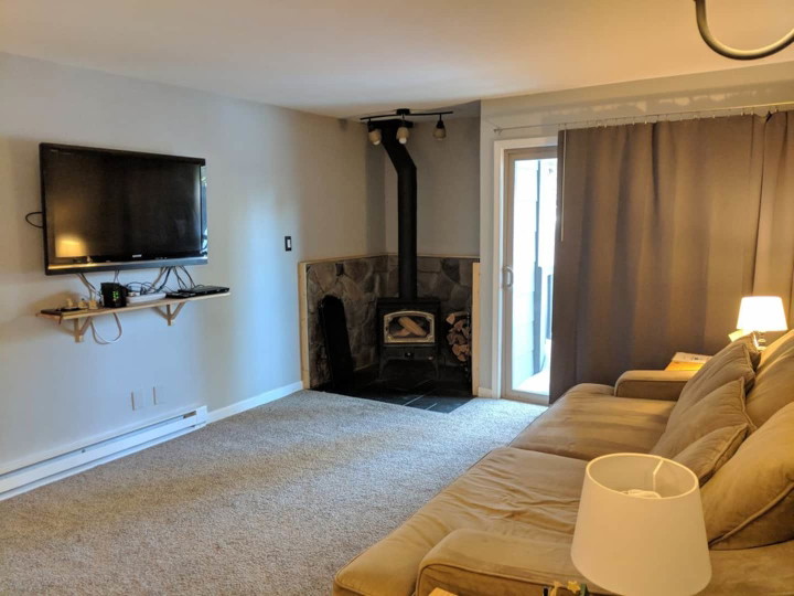 Walk To Lifts! Luxury Mountain Escape For 4 / 1br, 1ba / Sauna, Hot Tub - Mammoth Lakes, CA