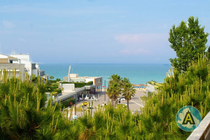 The Sea On The Horizon - Apartment With Balcony - Silvi