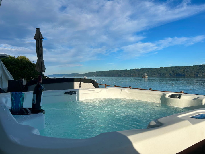 Canalfront Haven With Hot Tub & Ev Charger - Hoodsport, WA