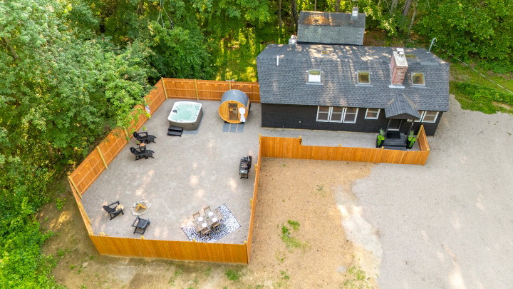 Romantic Cabin | King Bed/hot Tub/sauna/fence/fire - North Conway, NH
