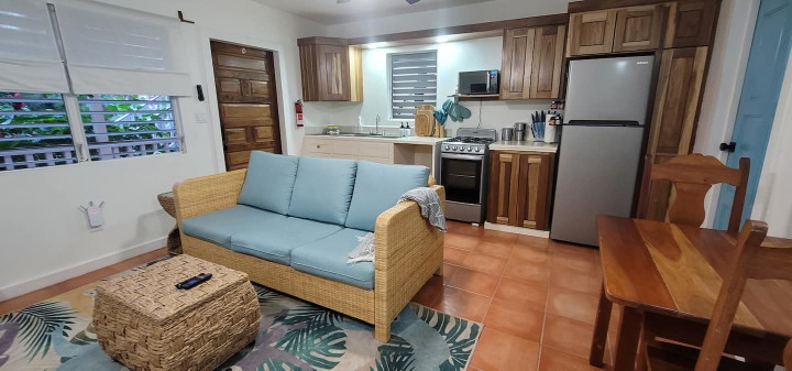 Alux House: Village Hideaway W/pool & Beach Access - Placencia