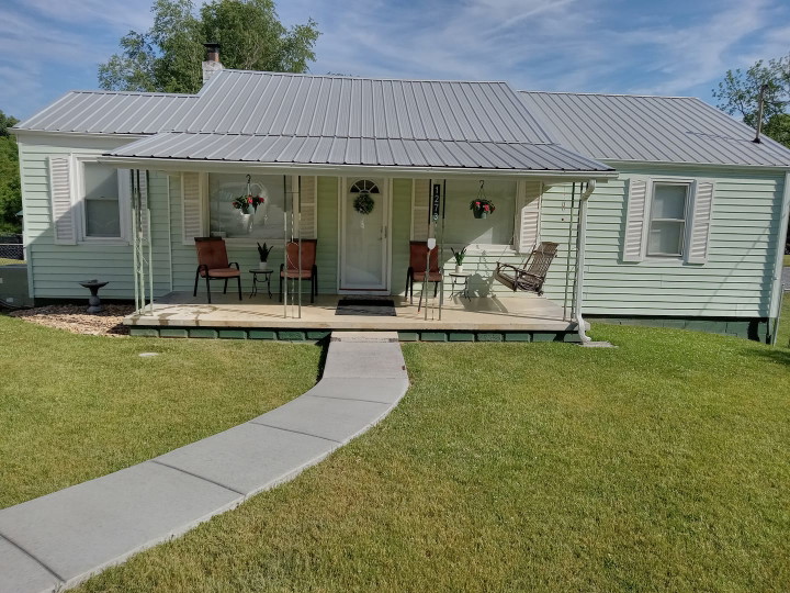 The Little Green Cottage - Bristol, TN