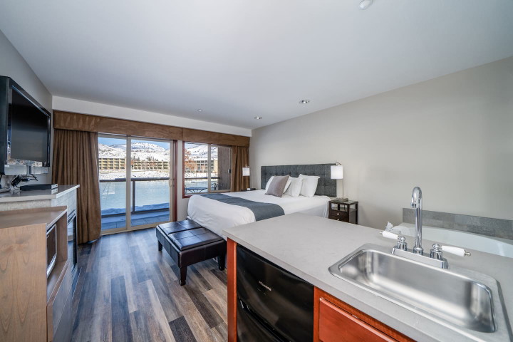 Grandview 711 Waterfront King With River View - Manson, WA