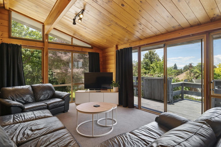 Mtb Retreat - Redwoods Trails, Spa, Sleeps 10 - Rotorua