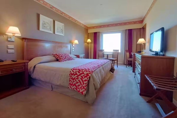 Howard Johnson Villa Maria | King | Free Parking - Villa María