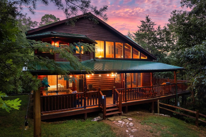 10 Min To Dollywood | Hot Tub, Fire Pit, Bunk Room - Pigeon Forge, TN