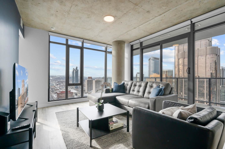 King Bed|dt Views| Mins To Stampede |Ug Parking - Calgary