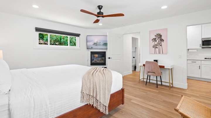 King Room W/kitchen At The Beach House Near Beach - Santa Barbara, CA