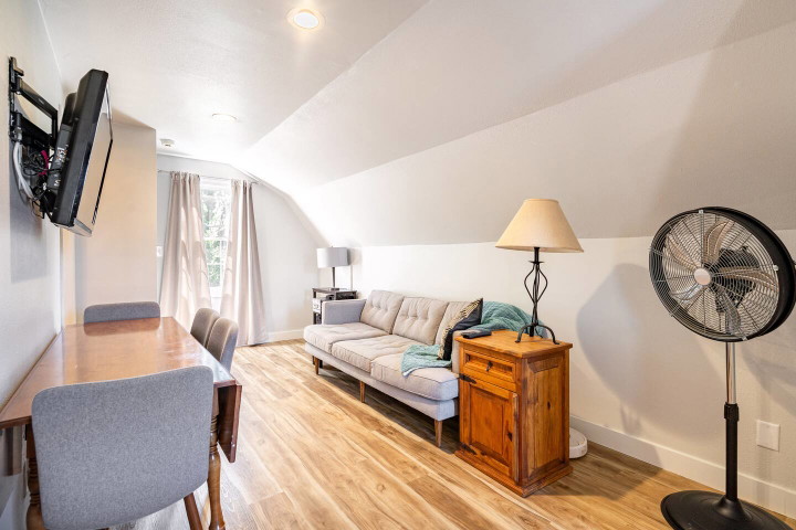 Private Guesthouse Suite - Eugene