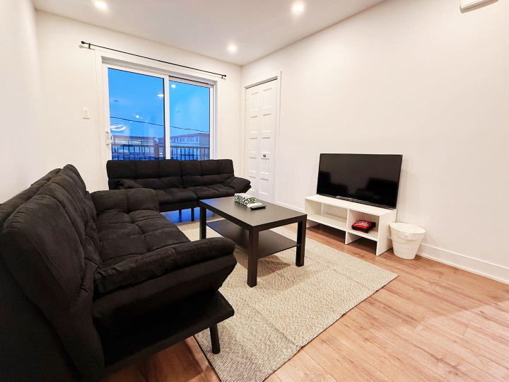 New 2bdrm Apt. + High Walk Score & Free Parking - Brossard
