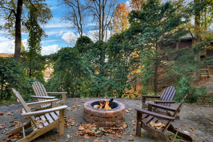 Downtown Helen Cabin: Hot Tub, Sauna, Arcade, View - Helen, GA