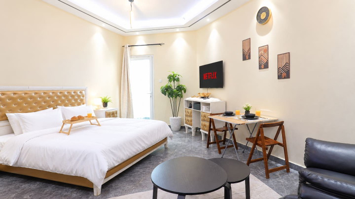 The Executive Studio | King Bed | Pool & Gym - Ajman