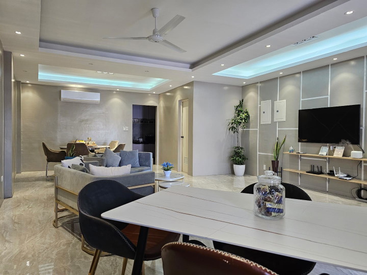 Spacious, 5 Br, 4 Bath, Luxe, Clean Central Modern - Legazpi City