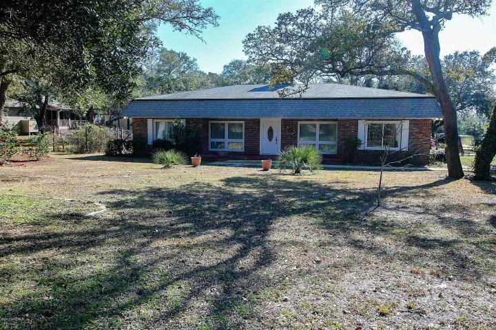 Callie's Cottage -Oak Island W/ Optional Boat Dock - North Carolina