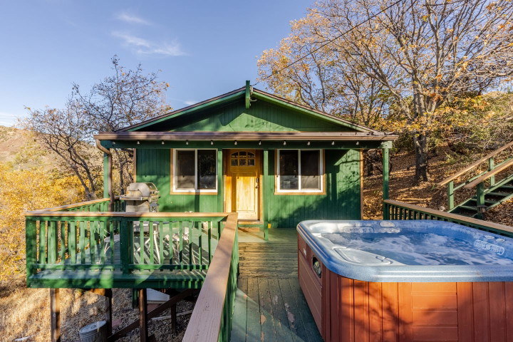 Enchanted Lookout: Historic Julian Cabin & Spa - Julian, CA