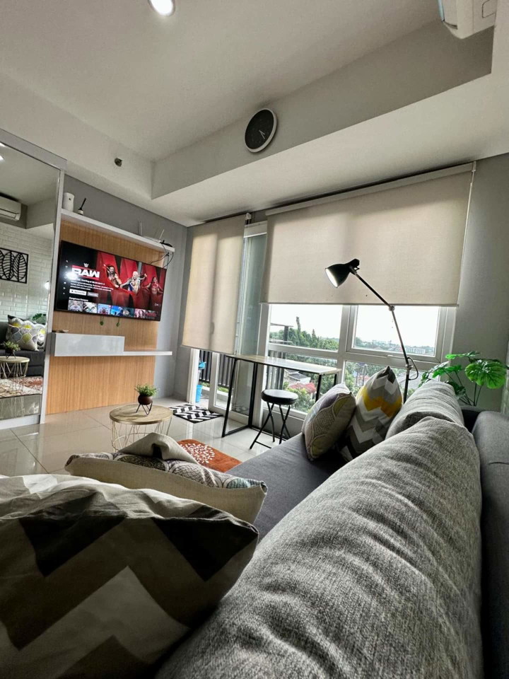 Apt With 50" Ultra Hd Tv, Netflix & Large Sofa Bed - Jakarta