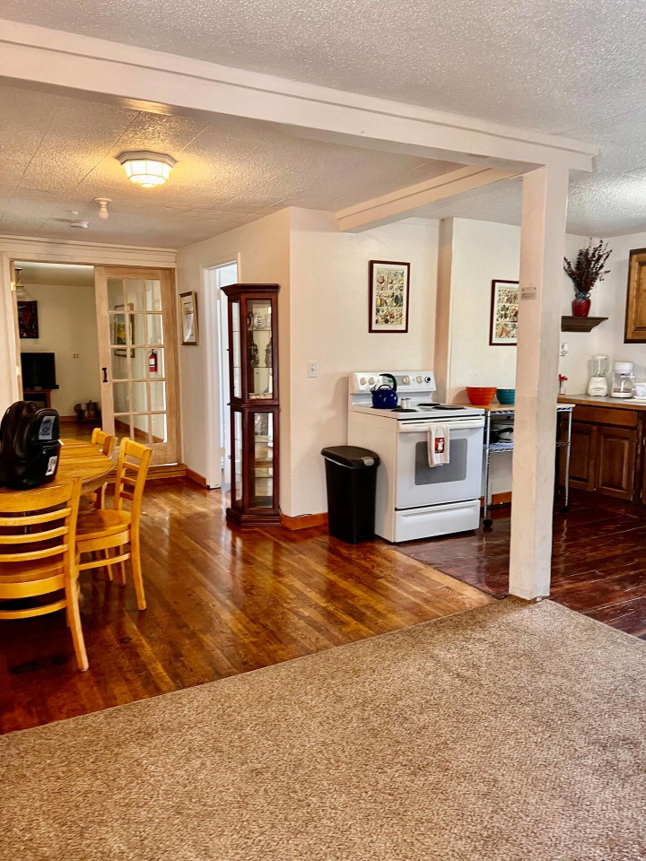 The Pink House: Complete Home Space In Town - Nederland, CO