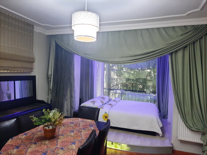 Nezih Bir Semtte Doğa Içinde Sitede Huzurlu Bir Ev - Bornova