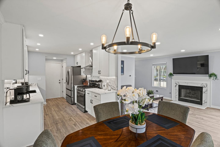 Fully Renovated And Updated Home - Elgin, IL