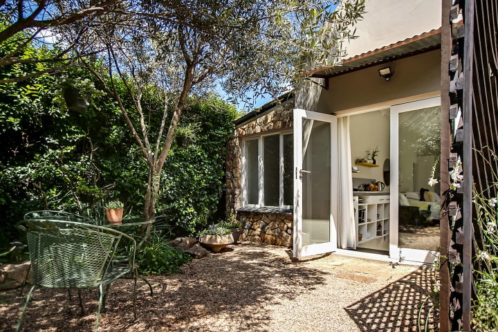 Private & Peaceful Garden Studio In Greenside - Johannesburg