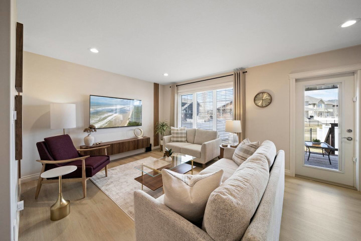 Vista In Vanier; A Tranquil City Stay & Park Views - Red Deer