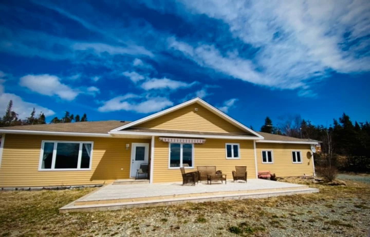 Pondside Three Bedroom Cottage - Canada