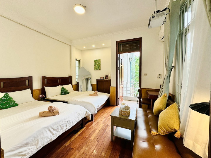 Rare Wooden Cozy Tidy 4brs 200m2 5 Hoankiem Lake - Hanoi