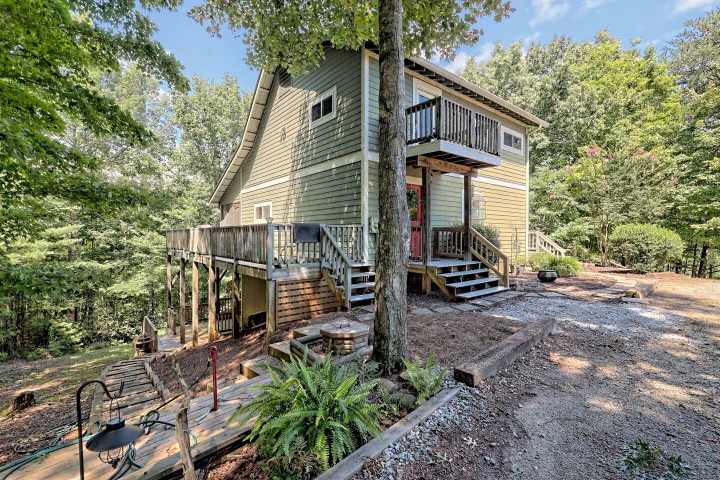 Tallulah Falls Cabin: Location, Location. Location - Tallulah Falls, GA