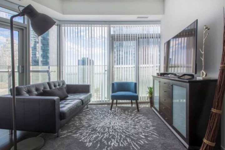 2be/2ba Hi-toronto Condo W/parking By Acc/cntower - Toronto
